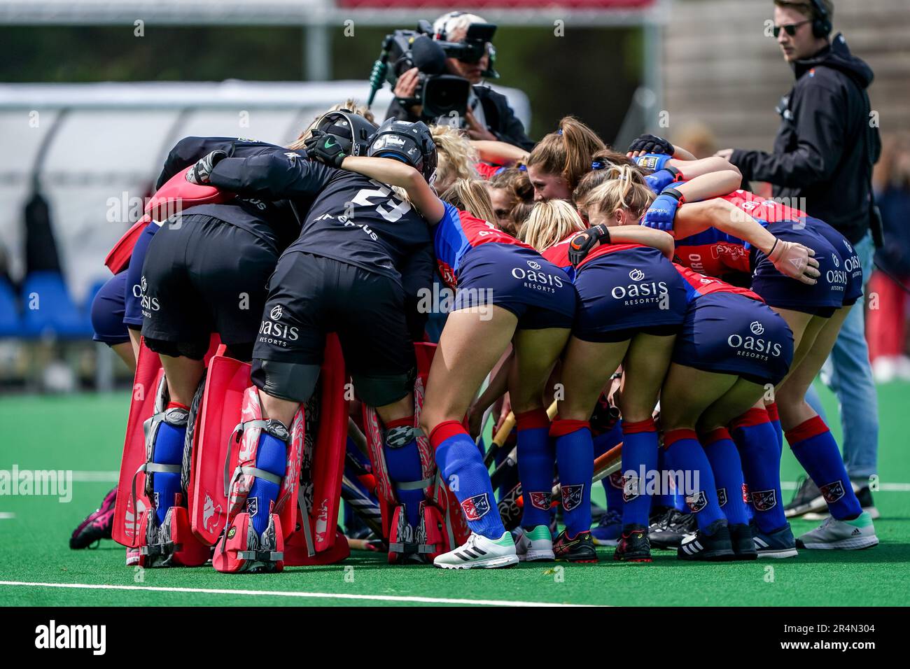 BILTHOVEN, NETHERLANDS - MAY 29: goalkeeper Alexandra Heerbaart of SCHC ...