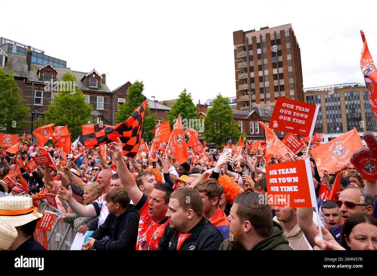 St georges square luton hi-res stock photography and images - Alamy
