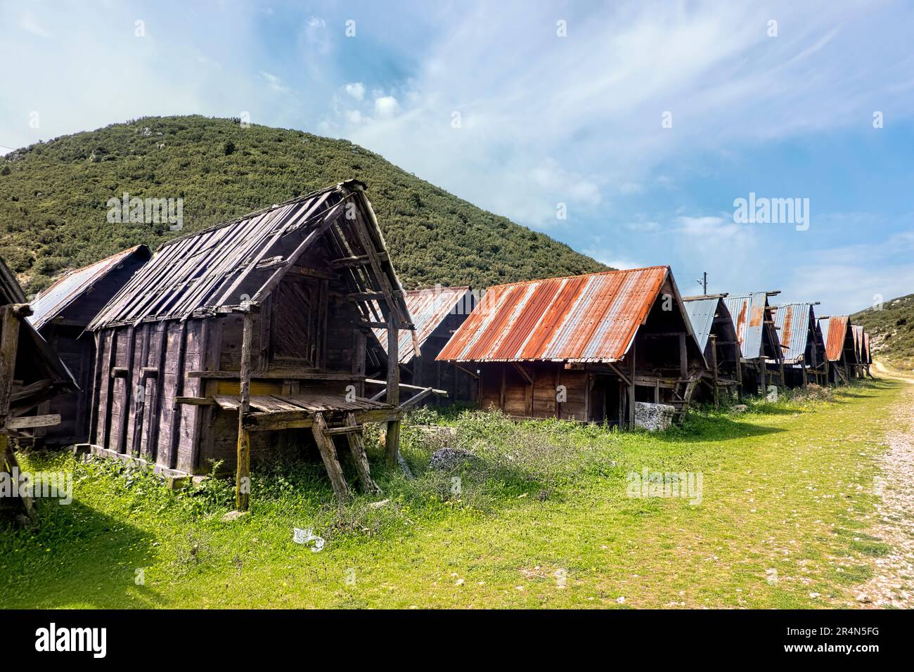 Old granaries hi-res stock photography and images - Alamy