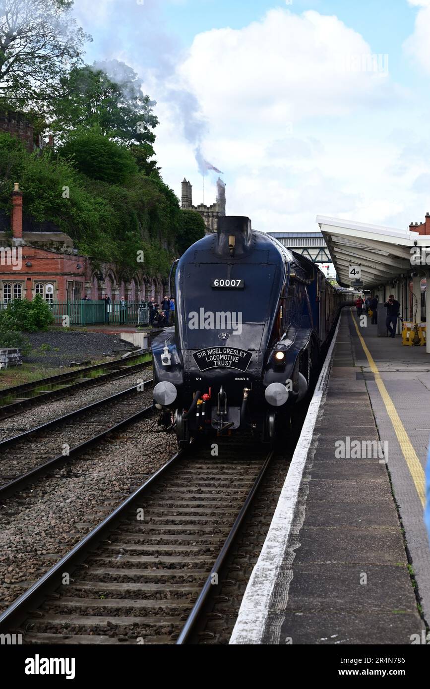 Class A4 Pacific No 60007 Sir Nigel Gresley at Shrewsbury station ...