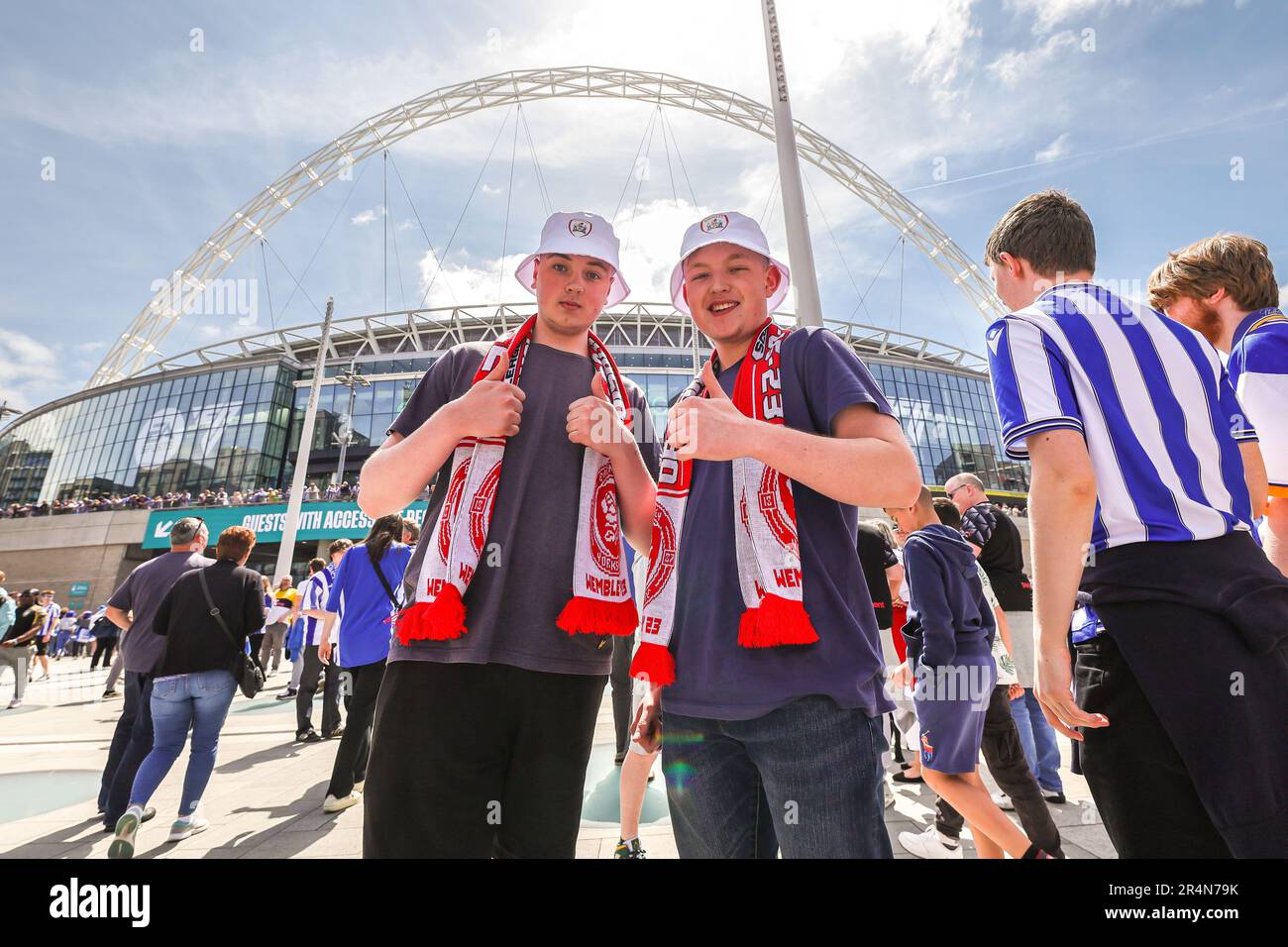 Sheffield united fans outside wembley stadium hi-res stock photography ...