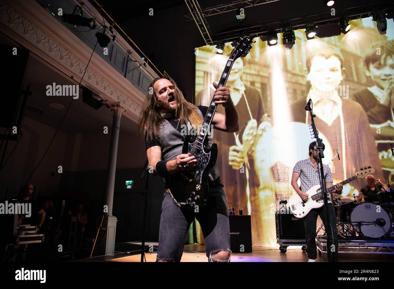 Dave Aitken and Ally Carr performing with GUN - The Queens Hall ...