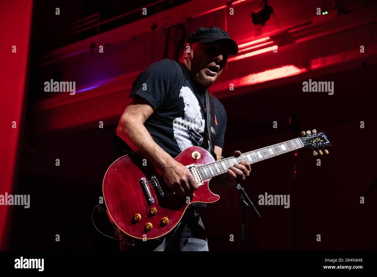 Giuliano "Jools" Gizzi performing with GUN - The Queens Hall Edinburgh ...