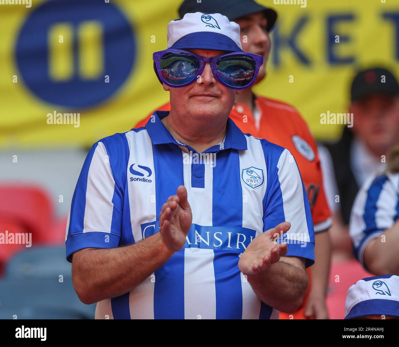 Sheffield Wednesday fans arriving ahead of the Sky Bet League 1 Play ...