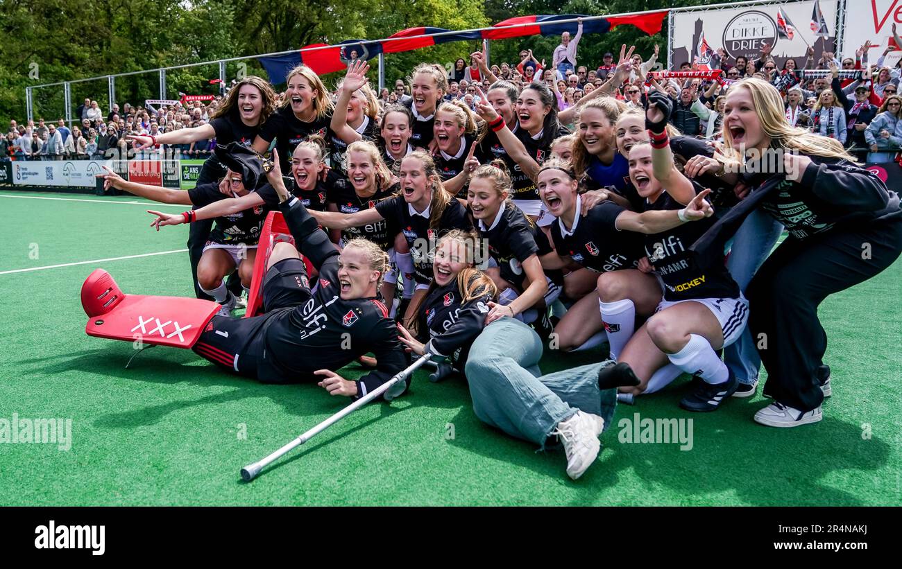 BILTHOVEN, NETHERLANDS - MAY 29: goalkeeper Anne Veenendaal of ...