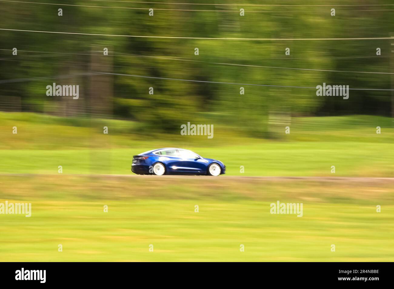 Fast moving car hi-res stock photography and images - Alamy