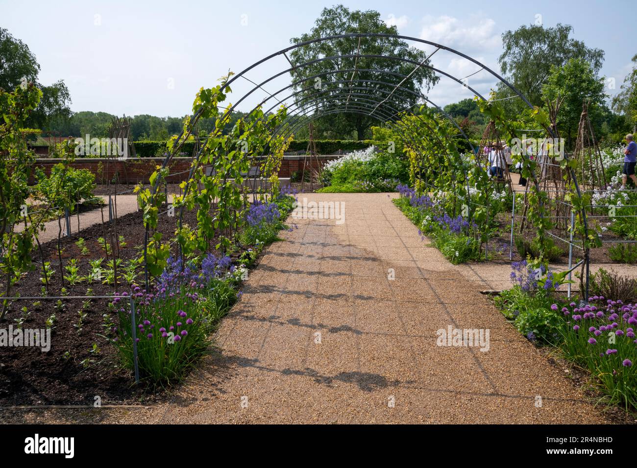 Archway garden england hi-res stock photography and images - Alamy