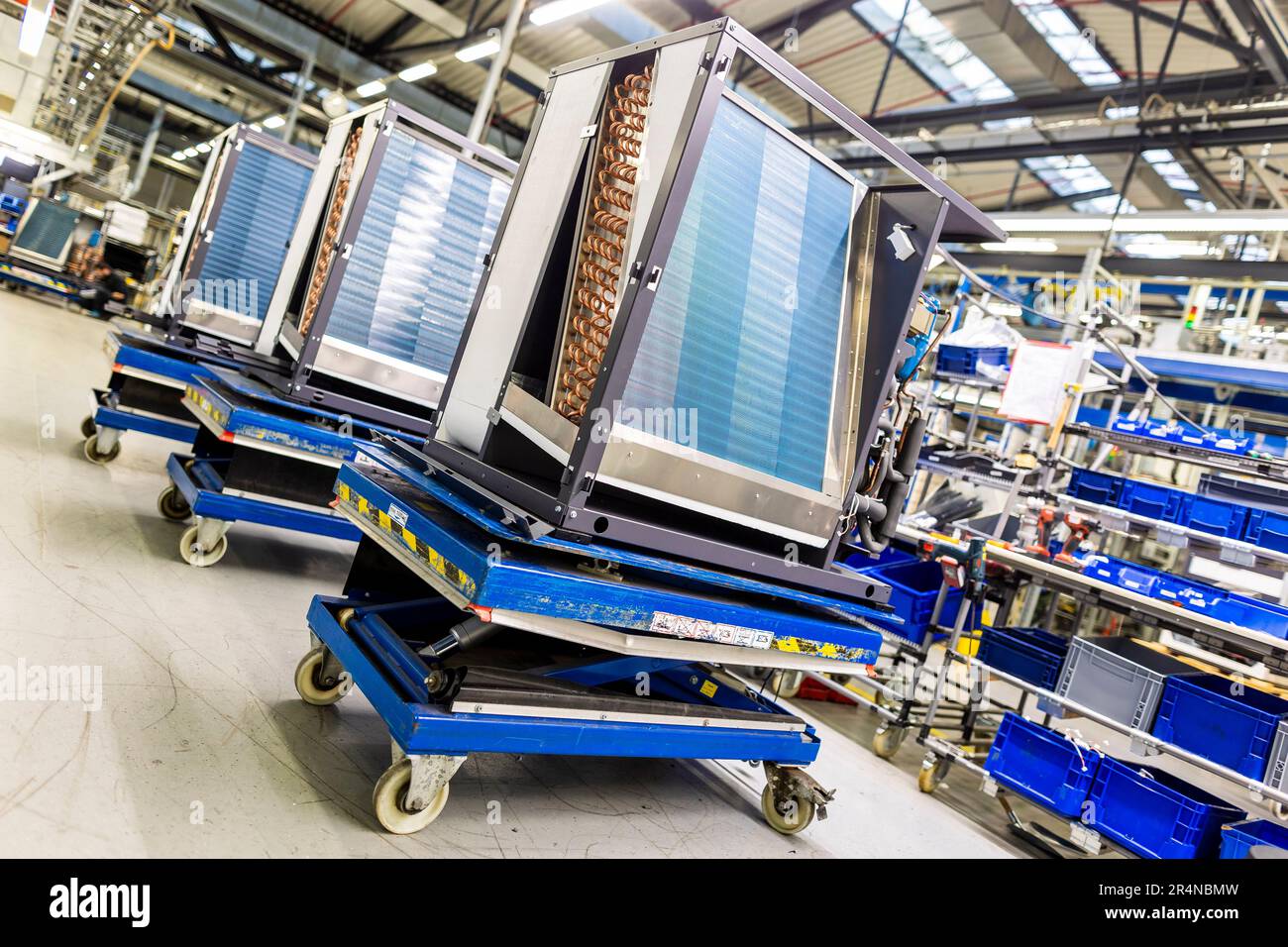 Holzminden, Germany. 23rd May, 2023. Air-water heat pumps in production ...