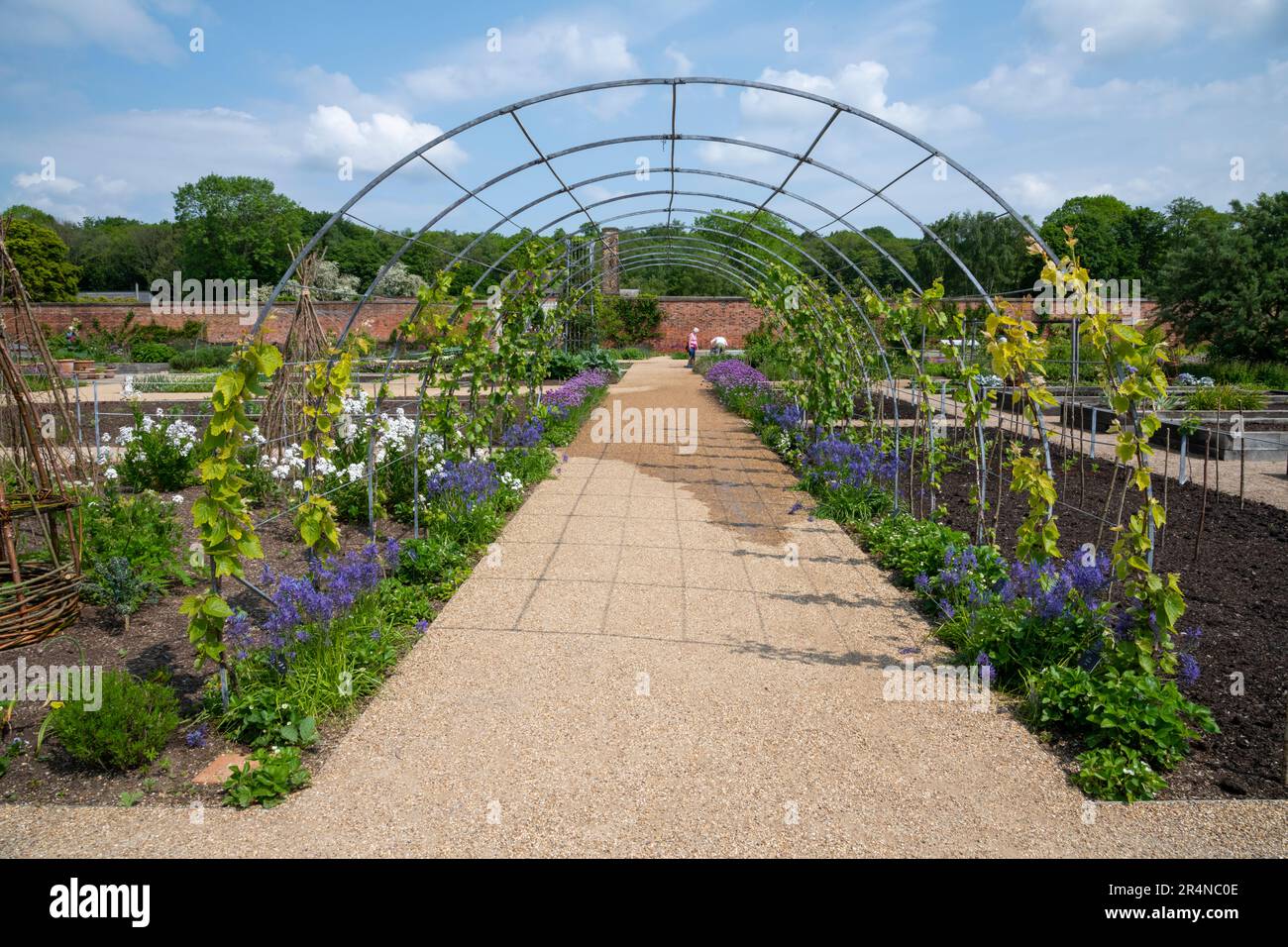 Archway garden england hi-res stock photography and images - Alamy