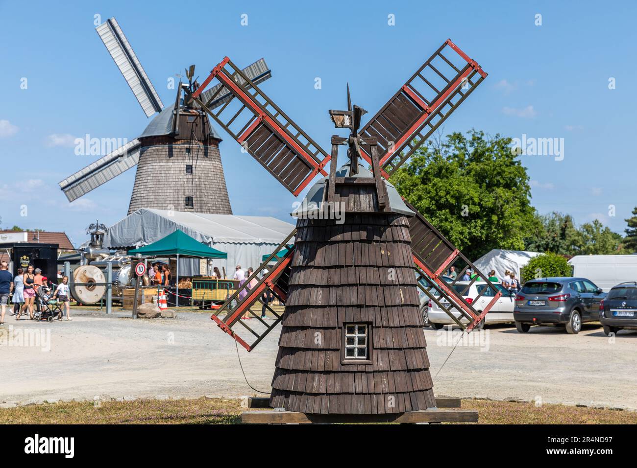 Straupitz, Germany. 29th May, 2023. A model and the original Dutch ...
