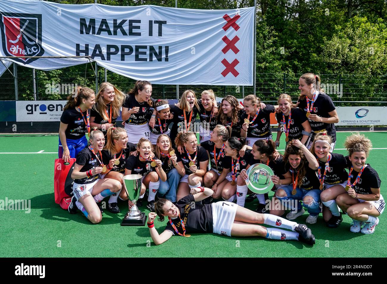 BILTHOVEN, NETHERLANDS - MAY 29: goalkeeper Anne Veenendaal of ...