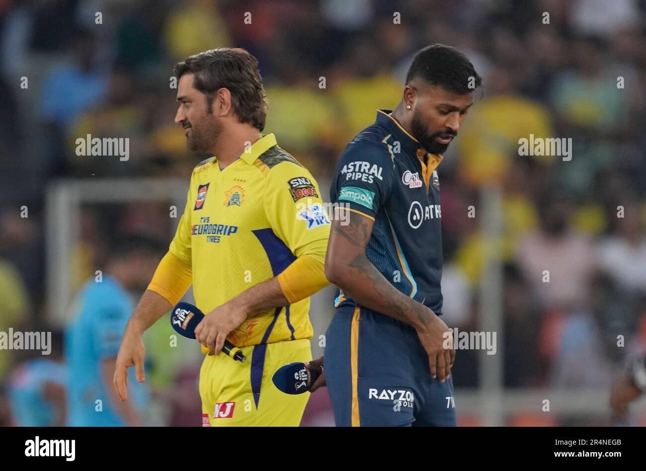 Chennai Super Kings' captain MS Dhoni, left, and Gujarat Titans ...