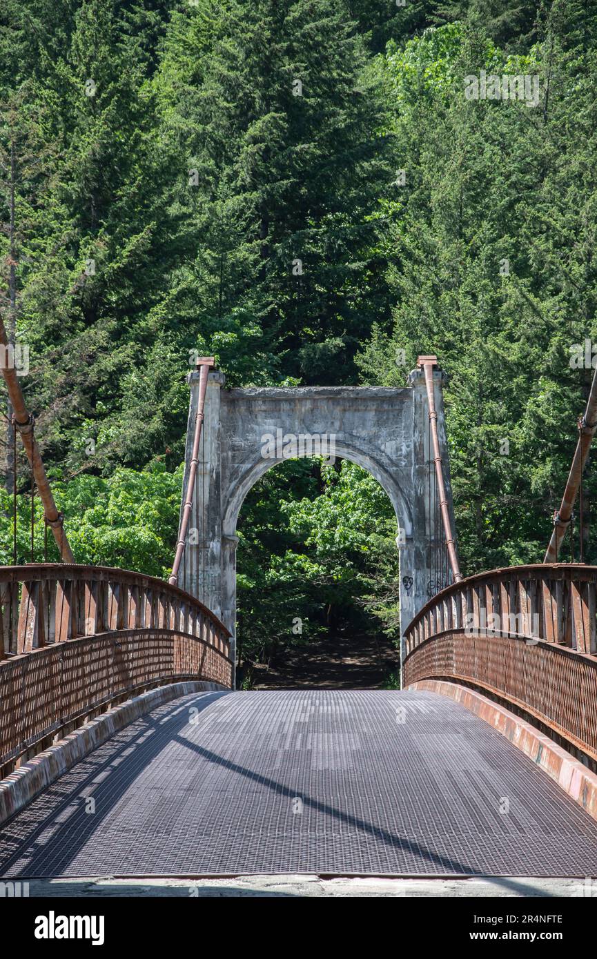 Alexandra bridge in fraser canyon hi-res stock photography and images ...