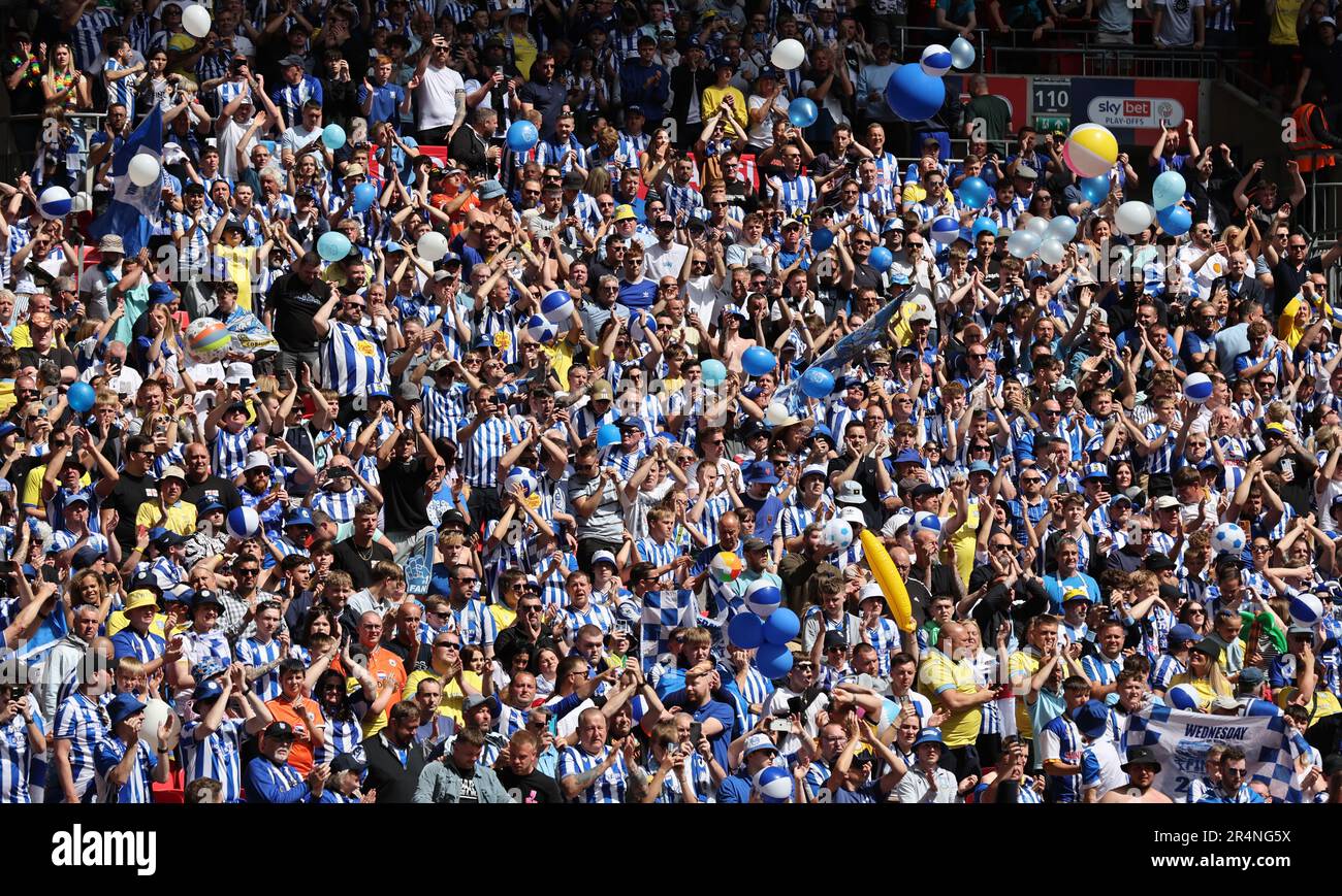 Sheffield wednesday fans in the stadium hi-res stock photography and ...