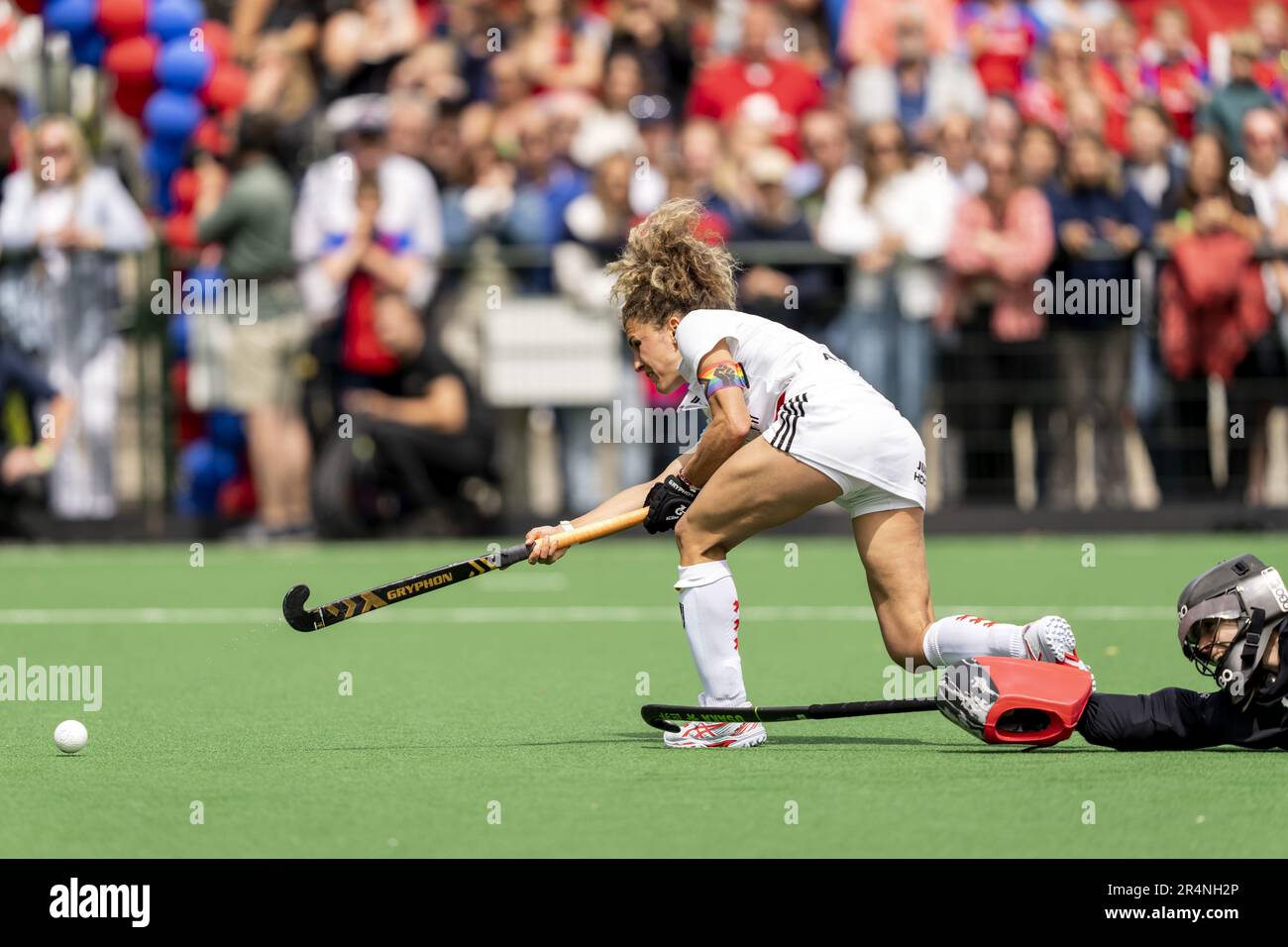 BILTHOVEN - Maria Verschoor shoots Amsterdam in the shoot-out to ...