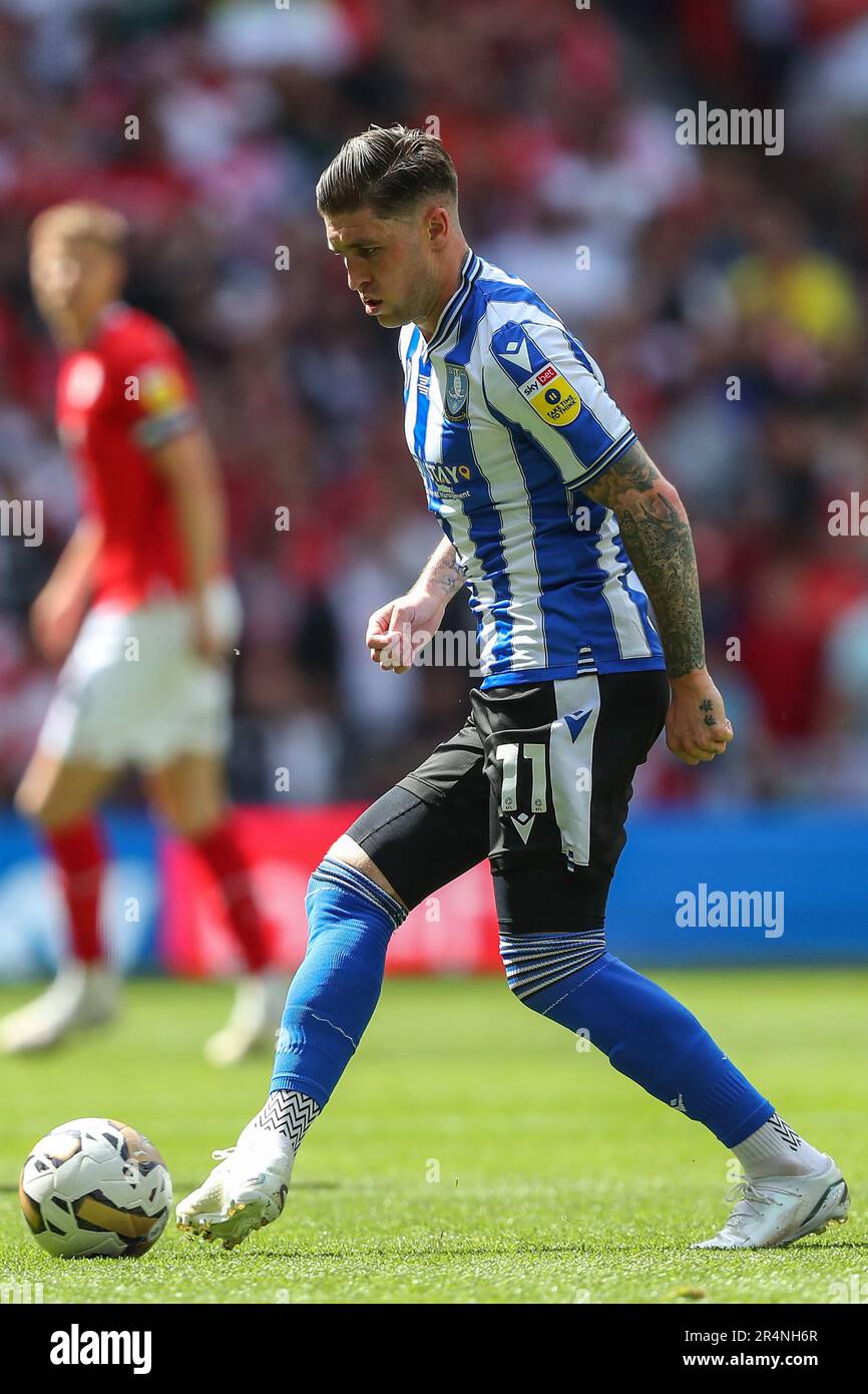 Josh Windass #11 of Sheffield Wednesday passes the ball during the Sky ...