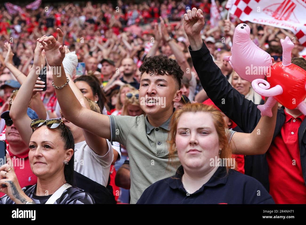 Wembley league 1 play off final hi-res stock photography and images - Alamy