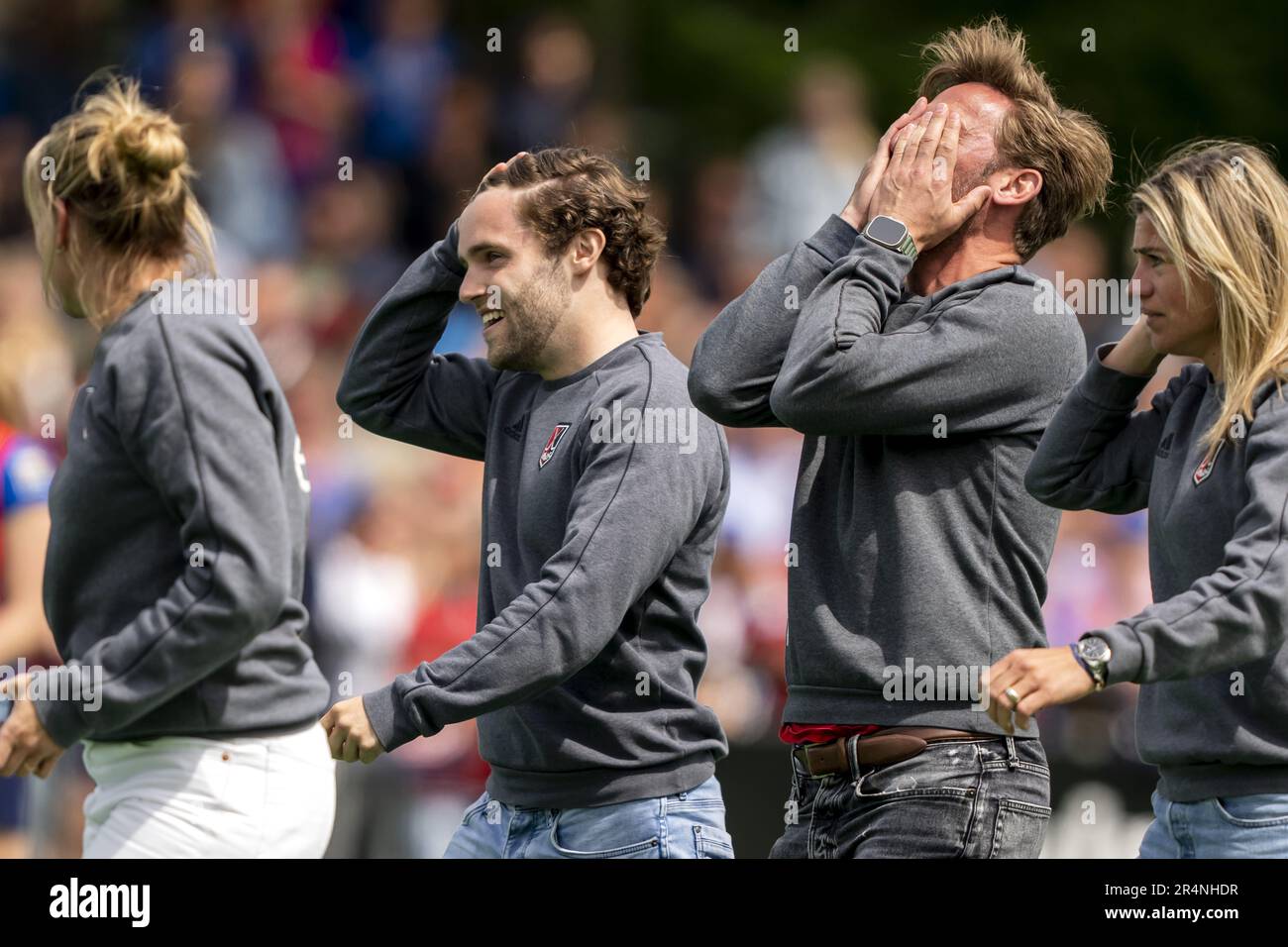 BILTHOVEN - Rejoiced at coach Robert Tigges (2eR) of Amsterdam after ...
