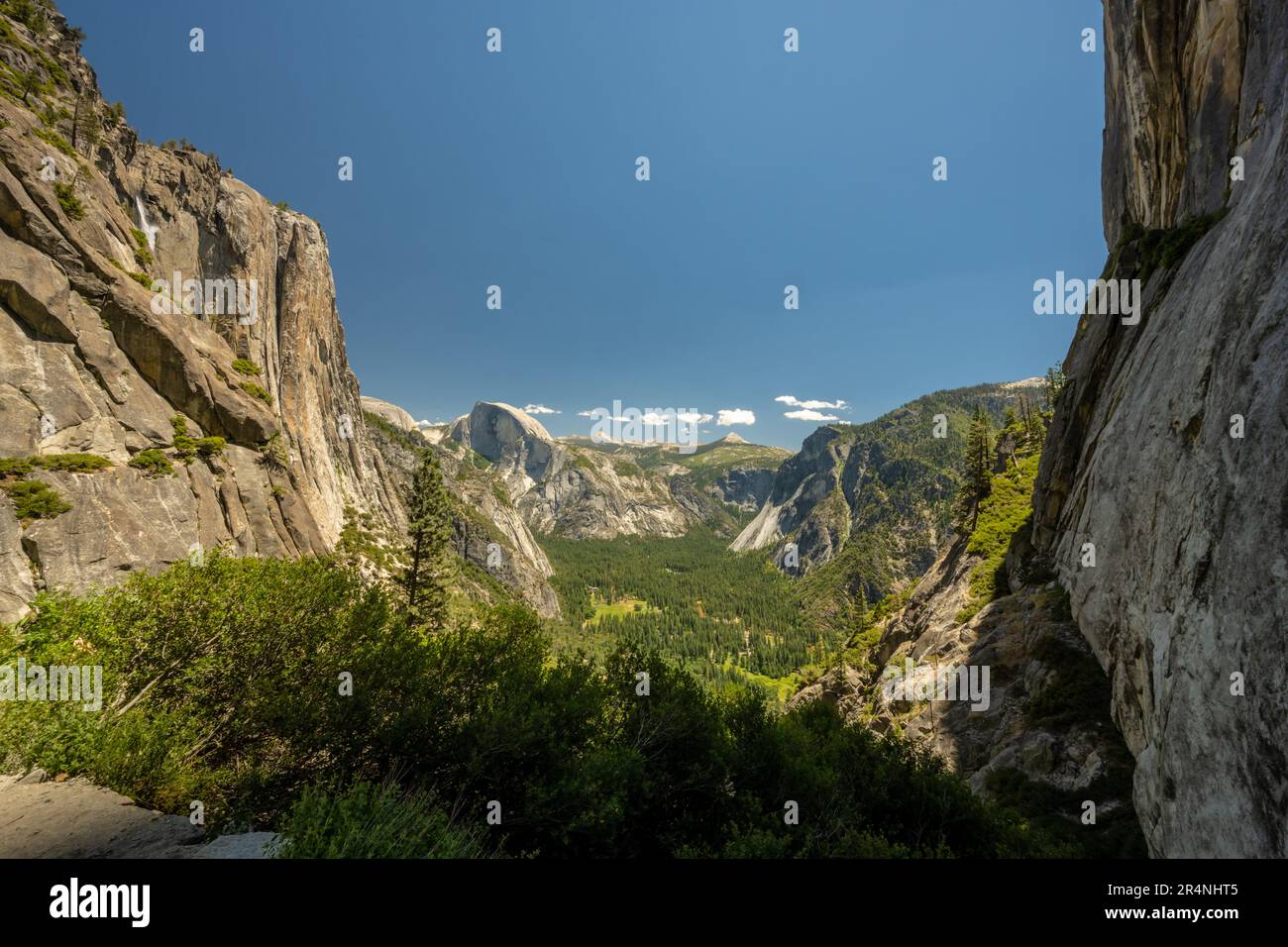 Looking down trail yosemite falls hi-res stock photography and images ...