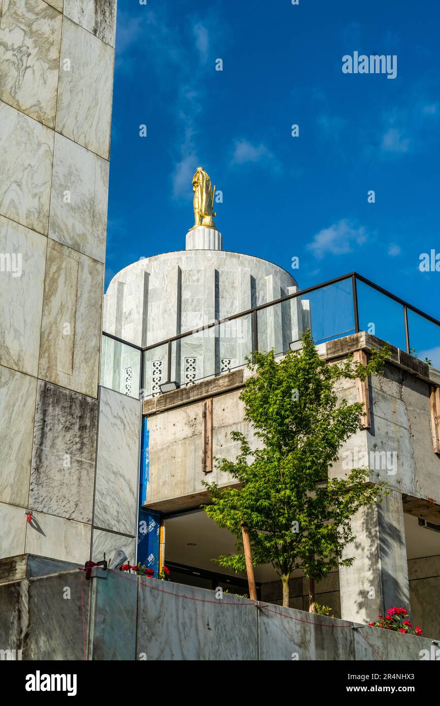 Building architecture at the Oregon State capitol in Salem Stock Photo ...