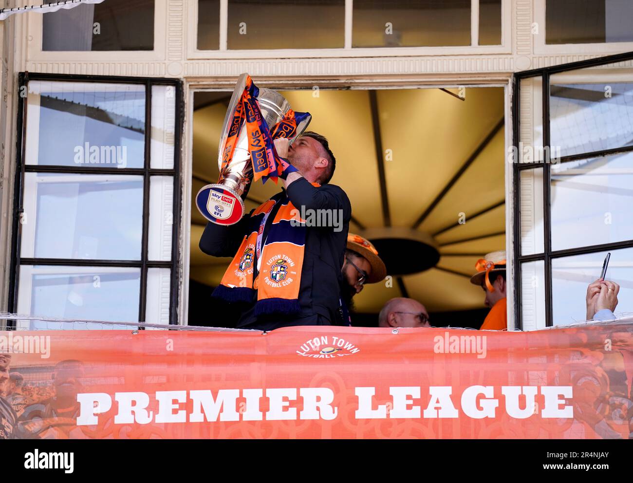 Luton town hall hi-res stock photography and images - Alamy