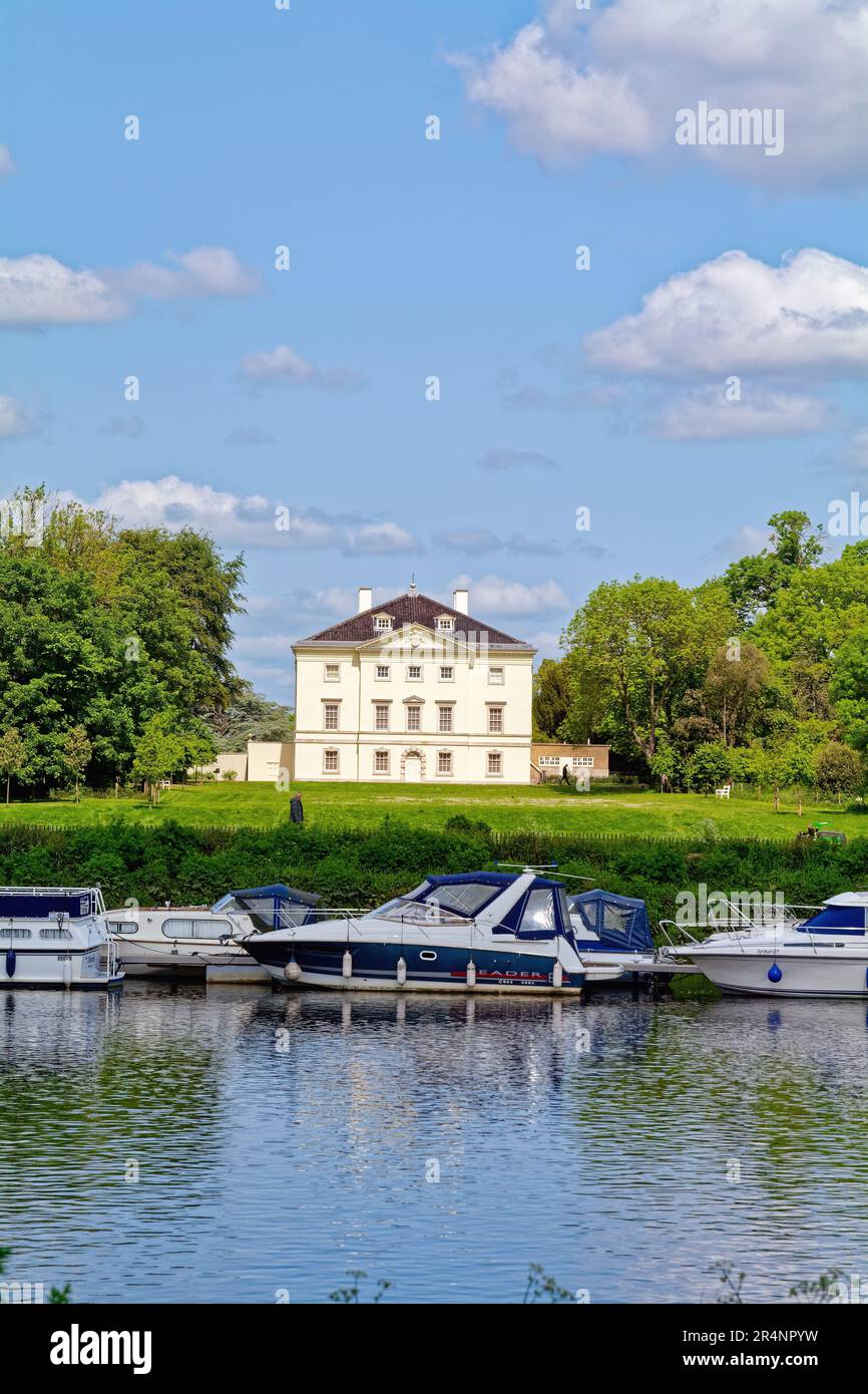 Palladian summer house hi-res stock photography and images - Alamy