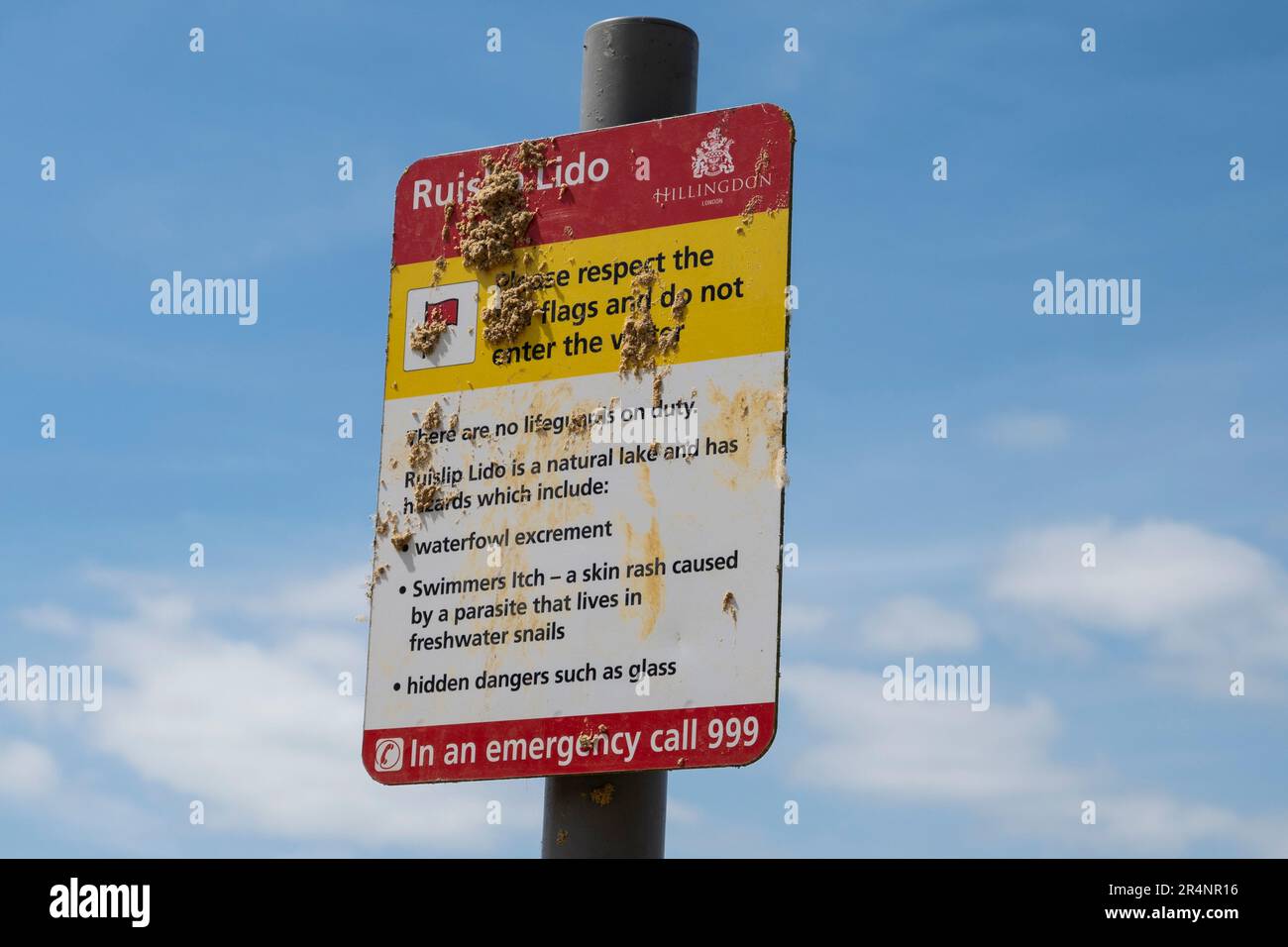 London, UK. 29 May 2023. UK Weather - A sign on the beach warning about ...