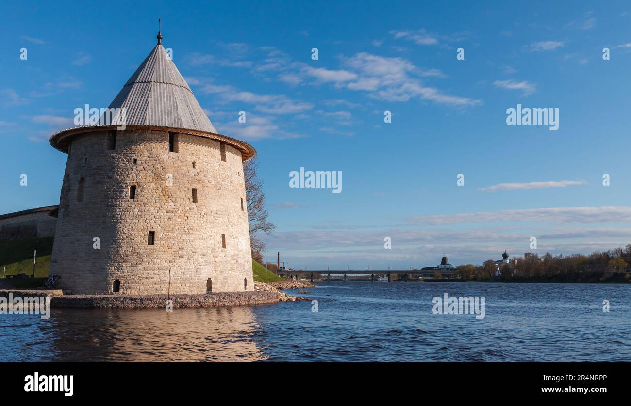 Round stone tower hi-res stock photography and images - Alamy