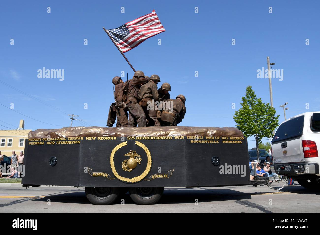 Flag raising on mount suribachi hi-res stock photography and images - Alamy