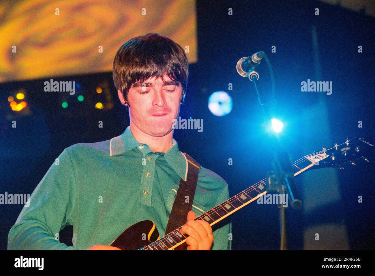 Noel gallagher oasis 90s hi-res stock photography and images - Alamy