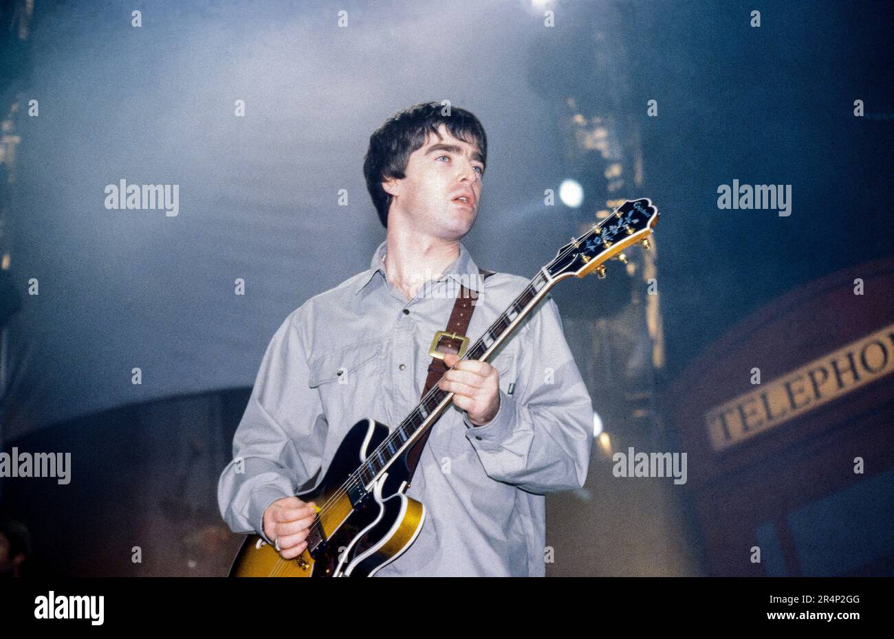 Noel gallagher oasis 90s hi-res stock photography and images - Alamy