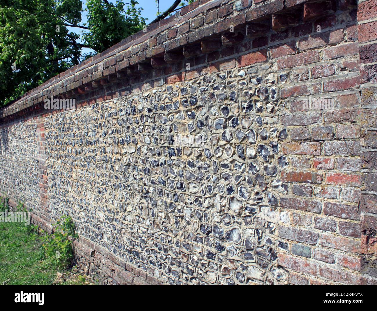 Flintstone wall Droxford Hampshire Stock Photo - Alamy