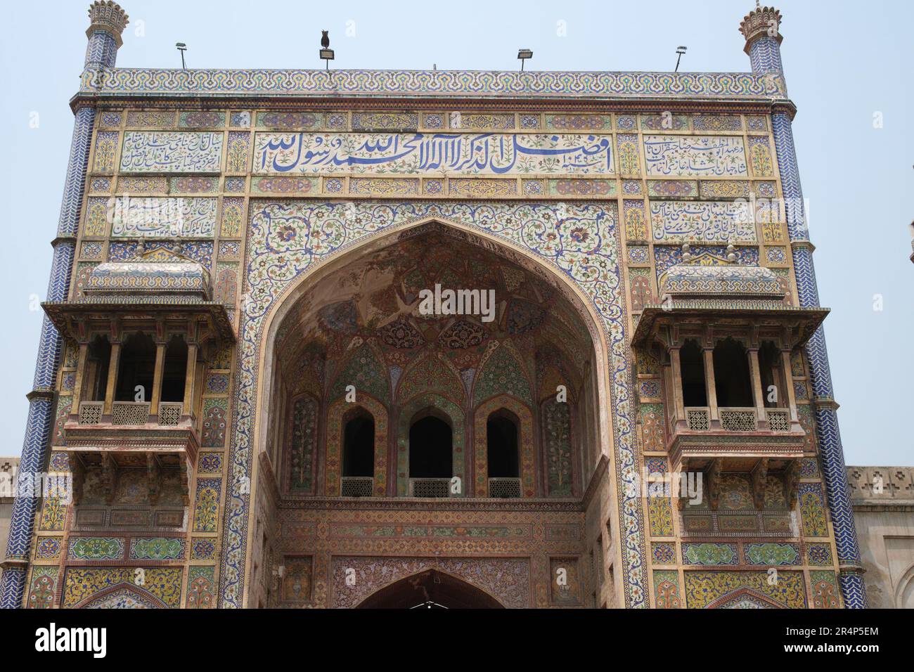 the Masjid Wazir Khan Mosque, in the old walled city of Lahore, Pakistan Stock Photo - Alamy