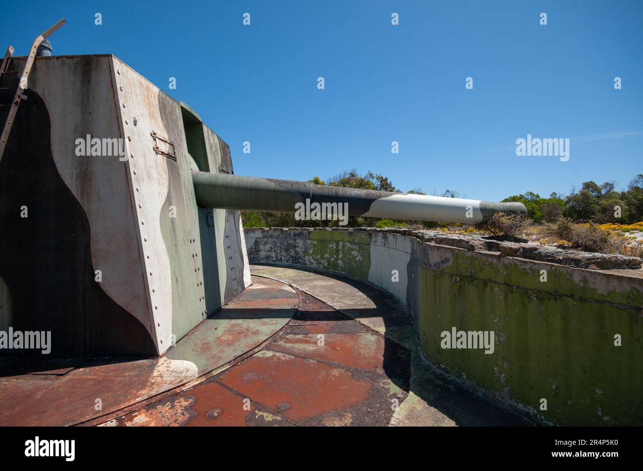 The DeWaal six inch naval gun battery on Robben Island, Cape Town ...