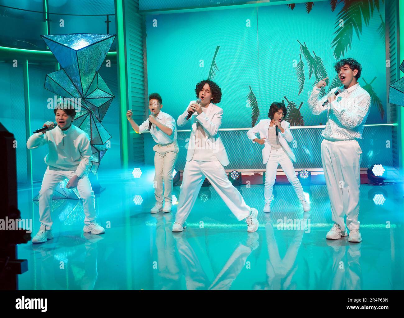 The new menudo hi-res stock photography and images - Alamy