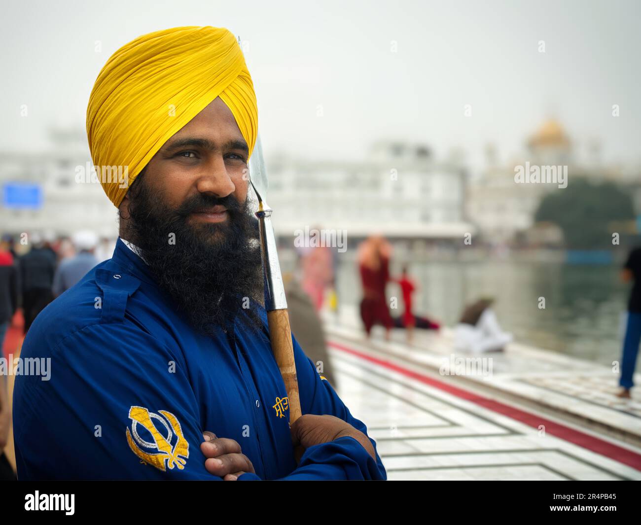 Sikh guard at the Golden Temple complex in Amritsar, Punjab, India. The ...