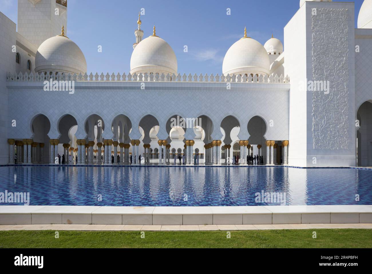 The Sheikh Zayed Grand Mosque, Abu Dhabi, United Arab Emirates Stock ...