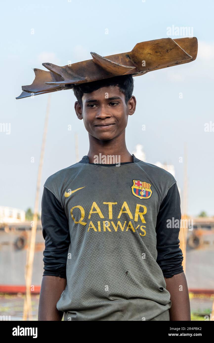 A portrait of a worker in the Shipyards of Old Dhaka, Bangladesh Stock ...