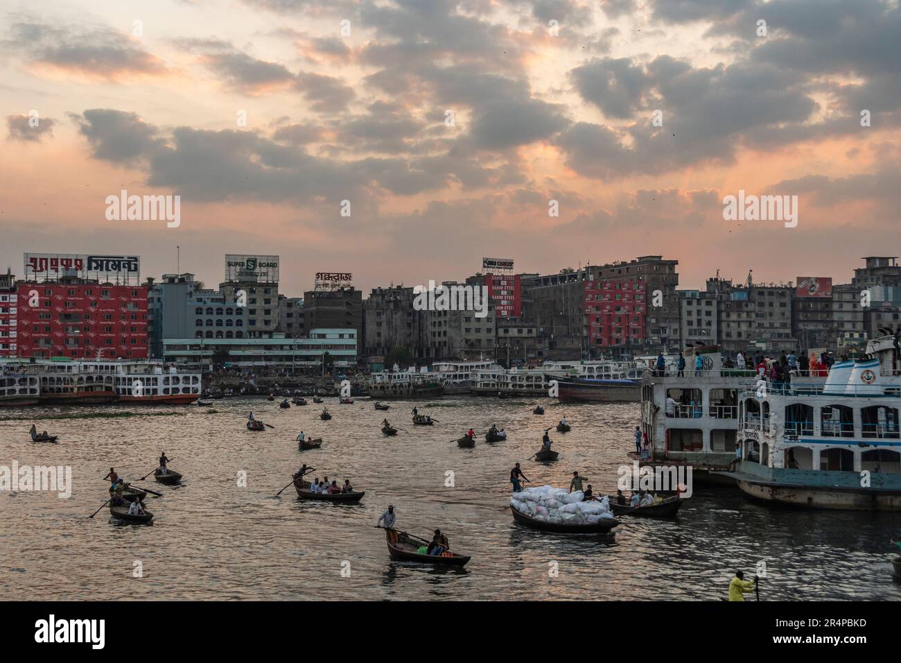 Bangladesh dhaka ferry hi-res stock photography and images - Alamy