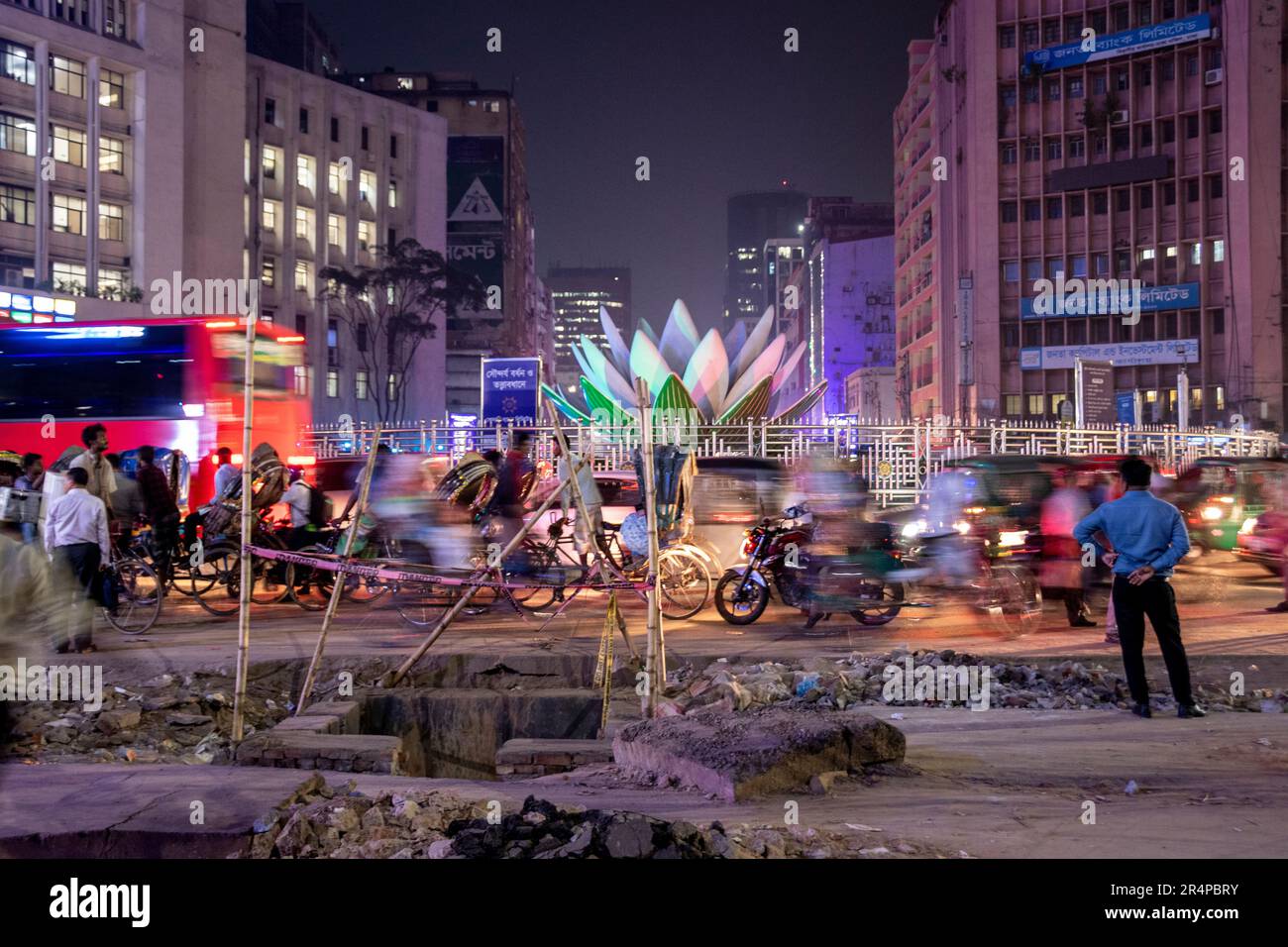 Night traffic and roadworks at Shapla Chottor in Dhaka, Bangladesh ...