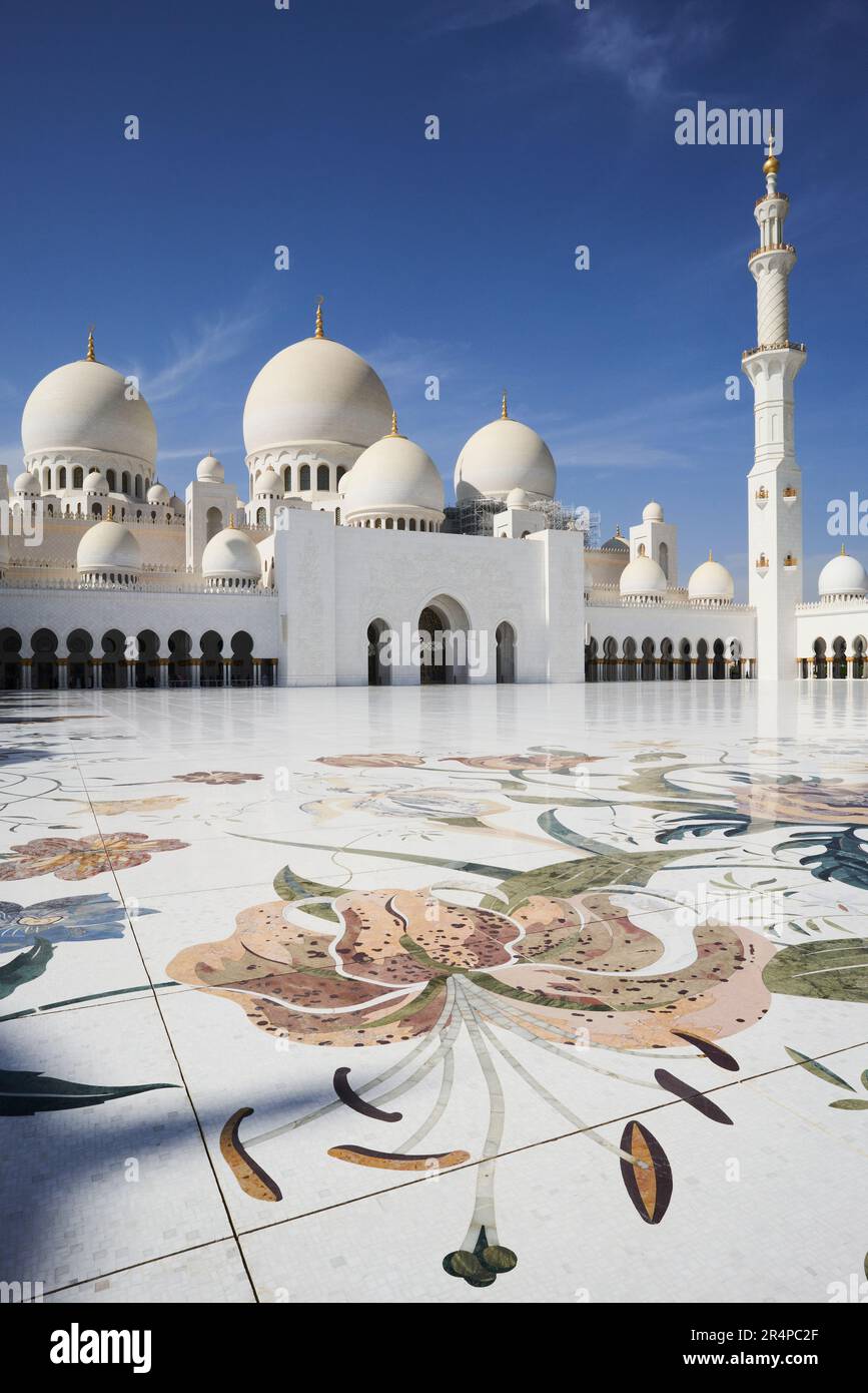 The Sheikh Zayed Grand Mosque, Abu Dhabi, United Arab Emirates Stock ...