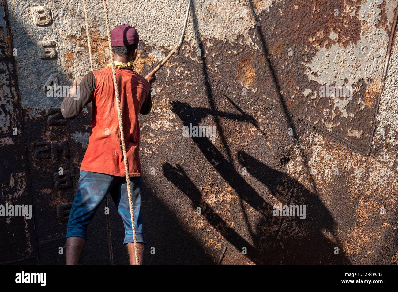 Construction worker in shadow hi-res stock photography and images - Alamy