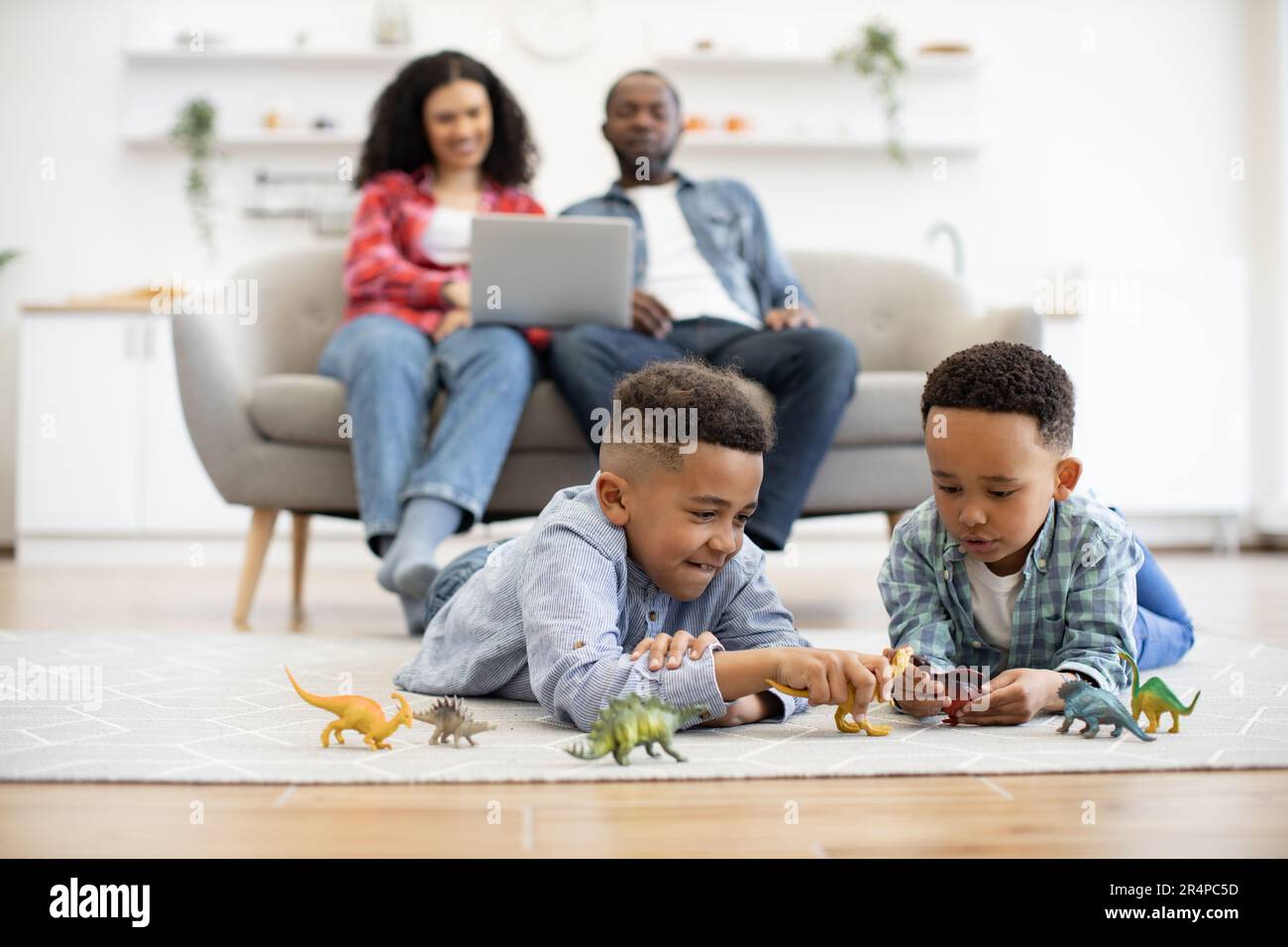 Kids engaged in technology hi-res stock photography and images - Alamy