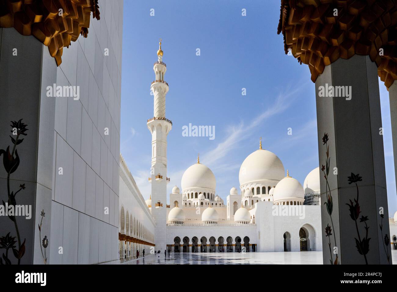 The Sheikh Zayed Grand Mosque, Abu Dhabi, United Arab Emirates Stock ...
