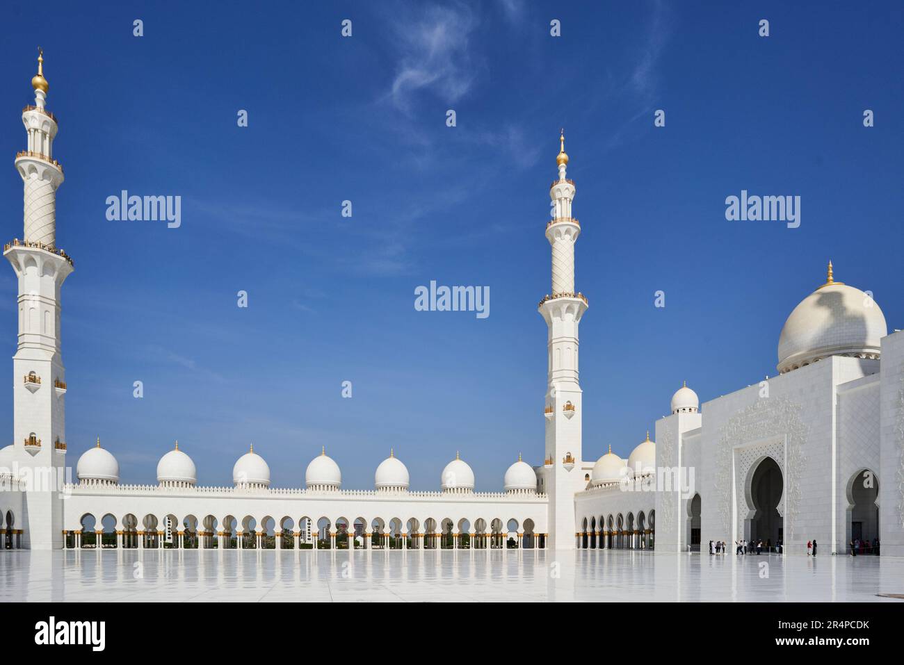 The Sheikh Zayed Grand Mosque, Abu Dhabi, United Arab Emirates Stock ...
