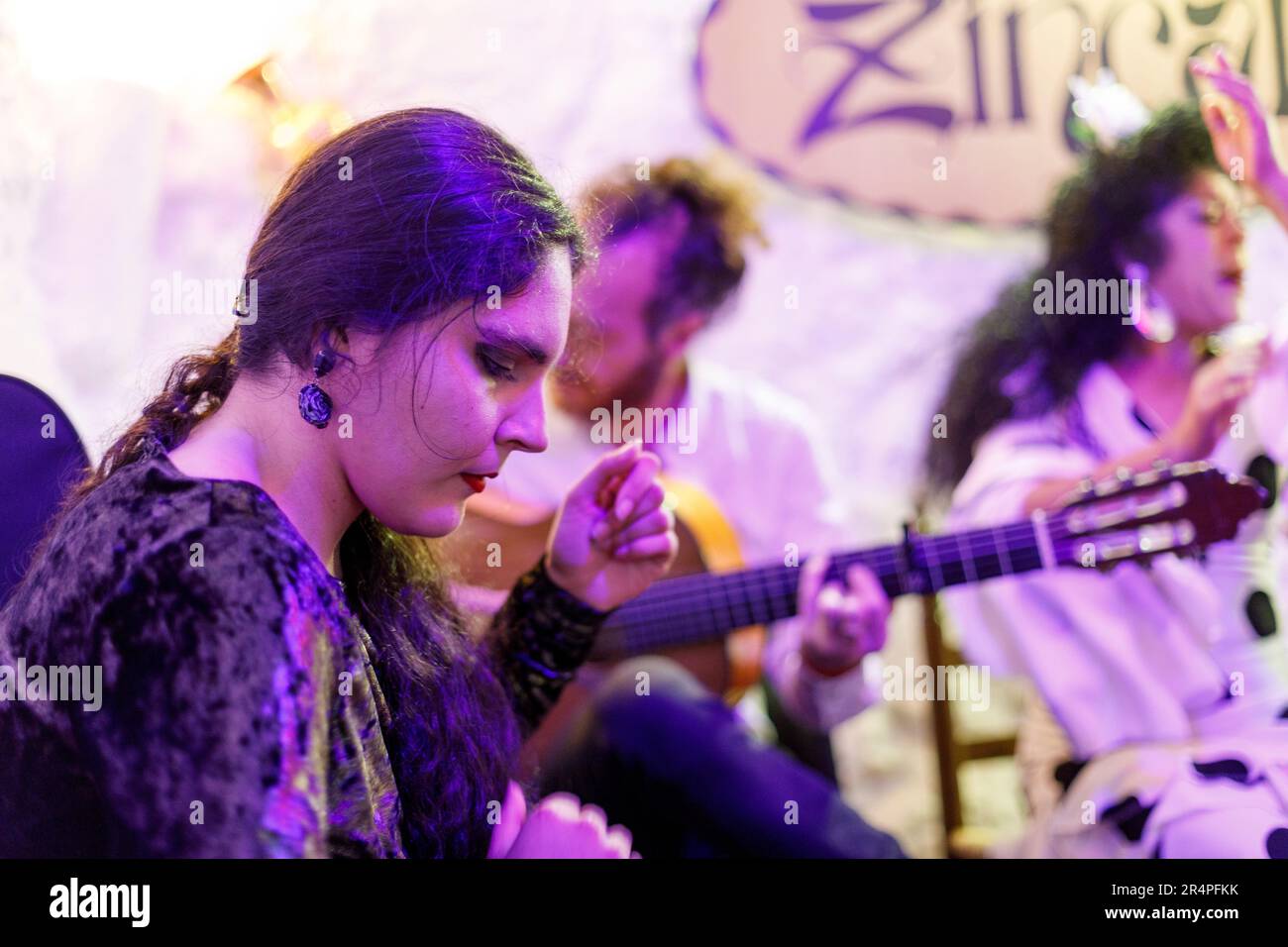 Spain, Andalucia, Granada, Flamenco singer and guitar players ...