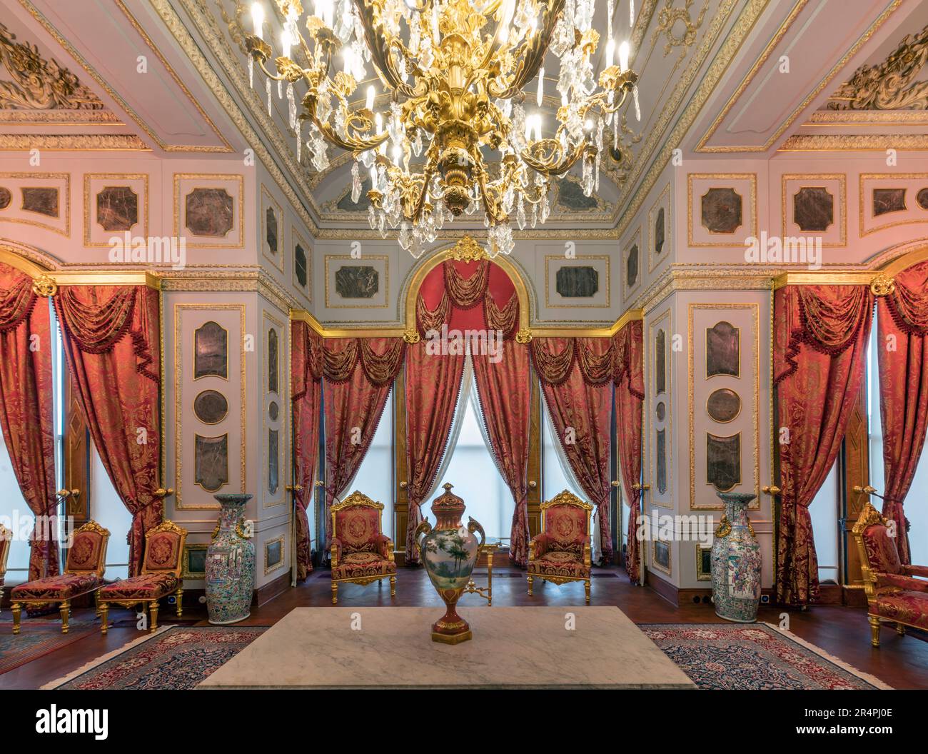 The Mecidiye Kiosk in Topkapi Palace, Istanbul, Turkey Stock Photo - Alamy