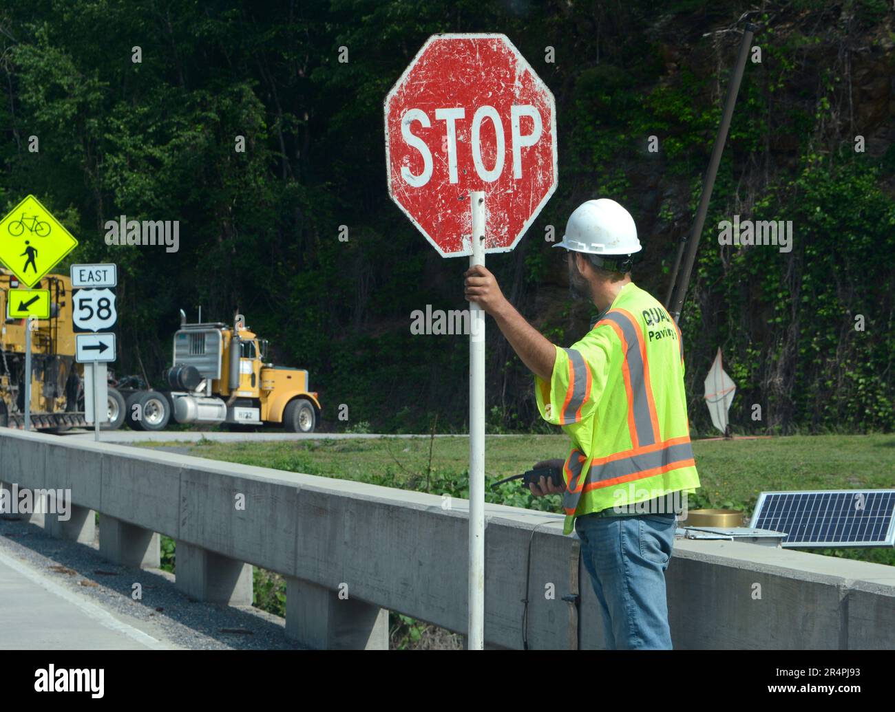 Truck wide load sign hi-res stock photography and images - Alamy