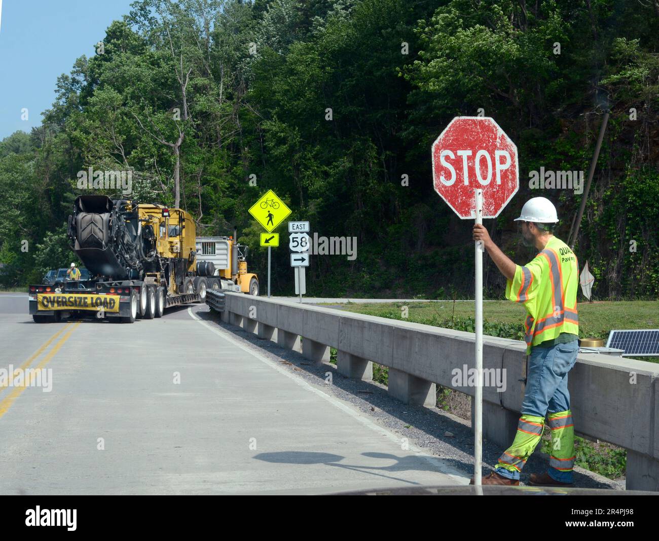 Truck wide load sign hi-res stock photography and images - Alamy