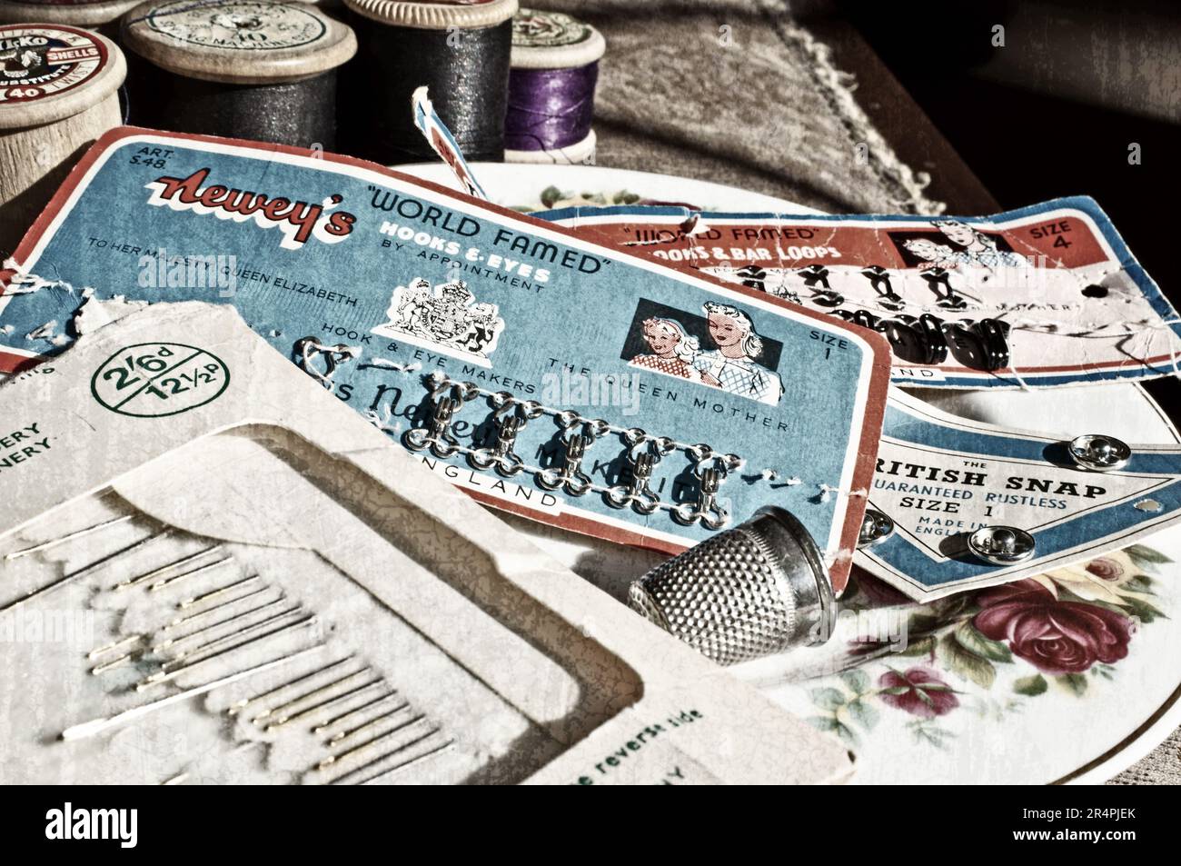 1950s sewing kit hi-res stock photography and images - Alamy